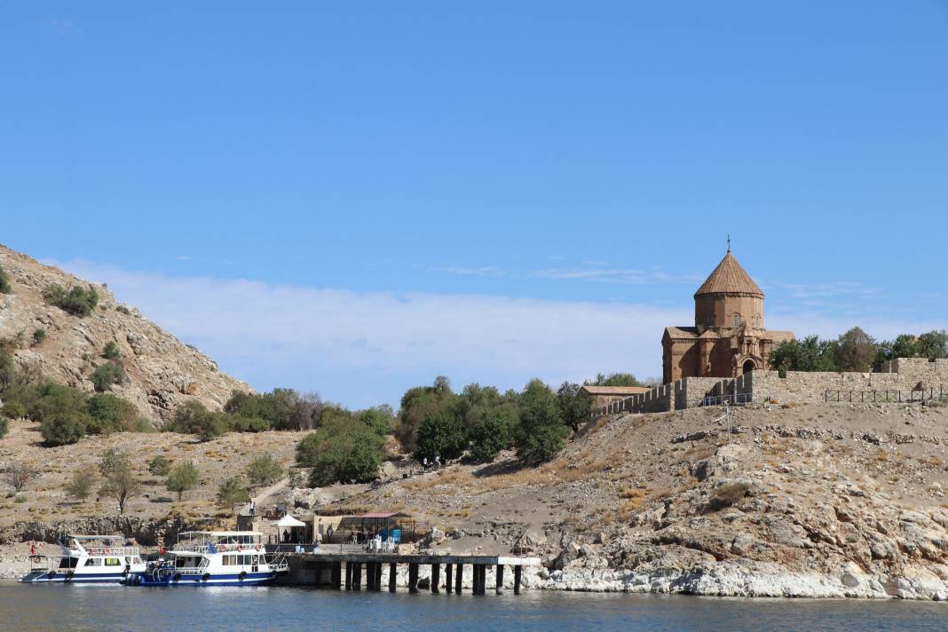 Yılda bir kez izin veriliyor: Tarihi Akdamar Kilisesi'nde ayin