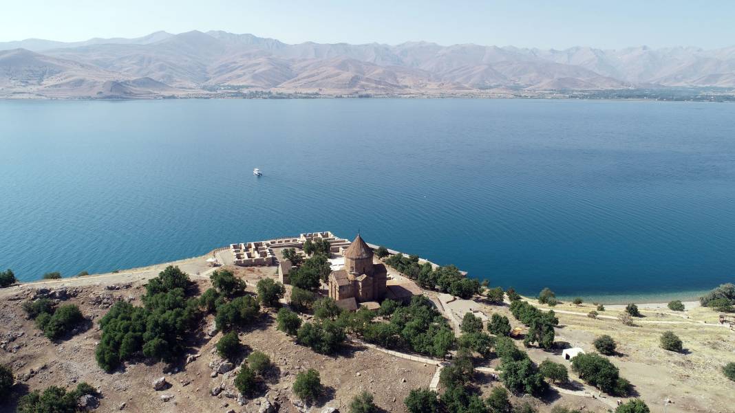 Yılda bir kez izin veriliyor: Tarihi Akdamar Kilisesi'nde ayin