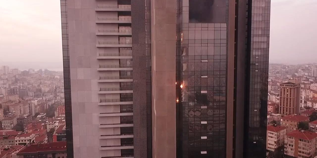Mecidiyeköy'deki Torun Center binasında yangın: İşte ilk görüntüler